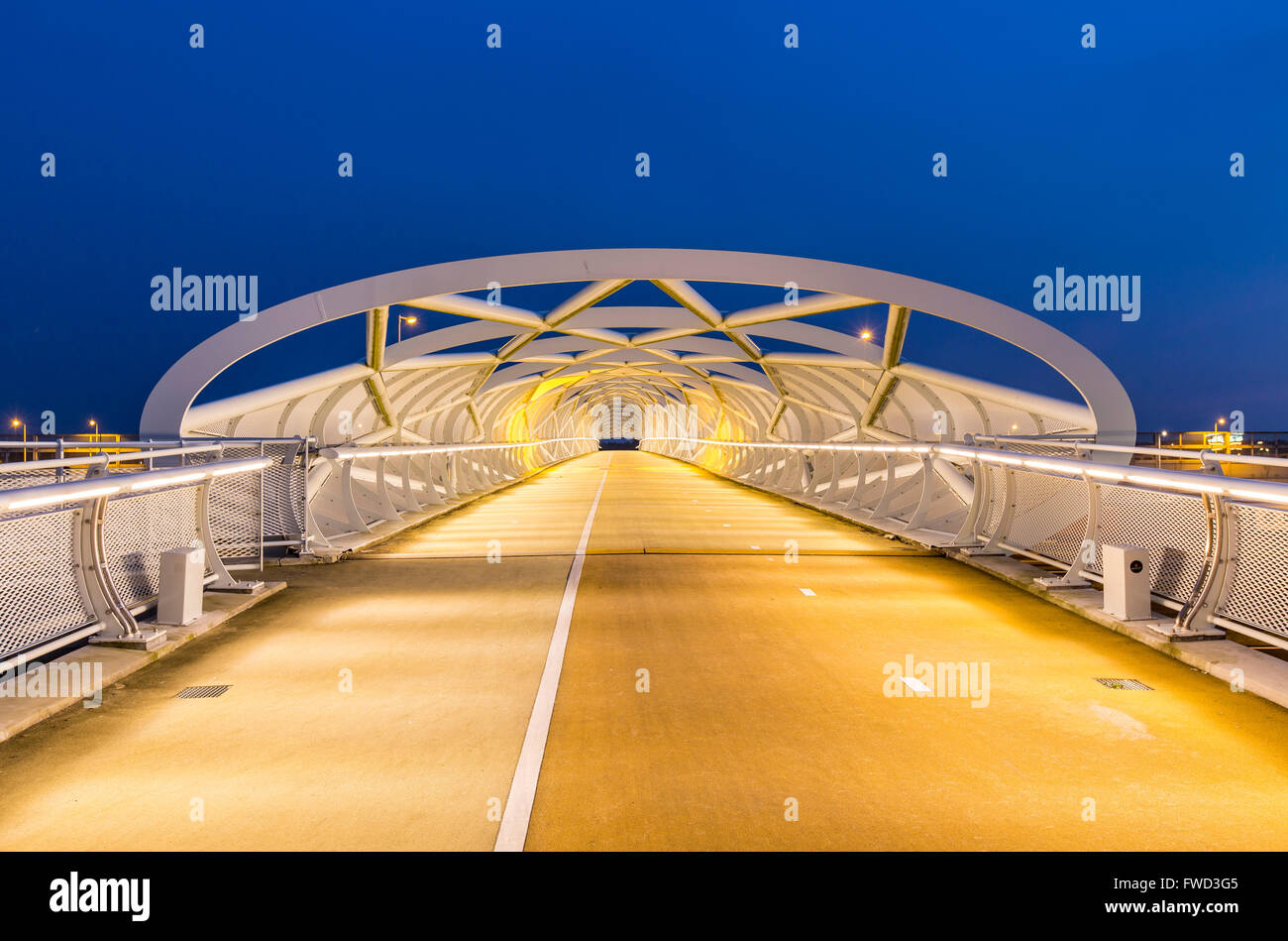 Modern architecture Bike path and footbridge De Groene Verbindingin ...