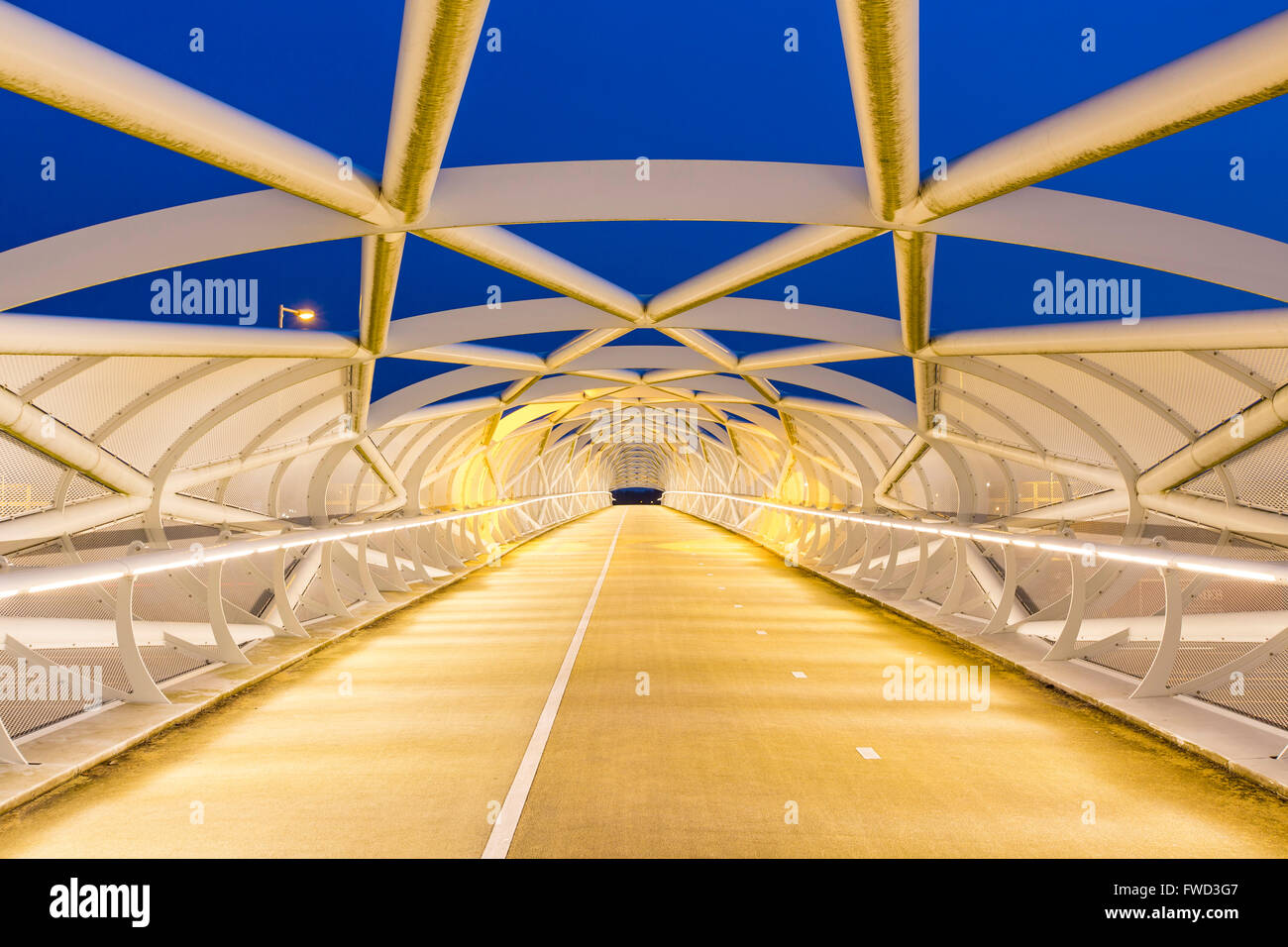 Modern architecture Bike path and footbridge De Groene Verbindingin ...