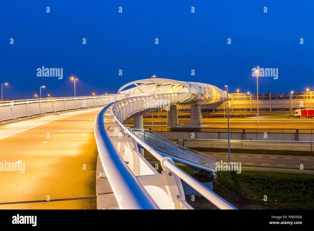 Modern architecture Bike path and footbridge De Groene Verbindingin ...