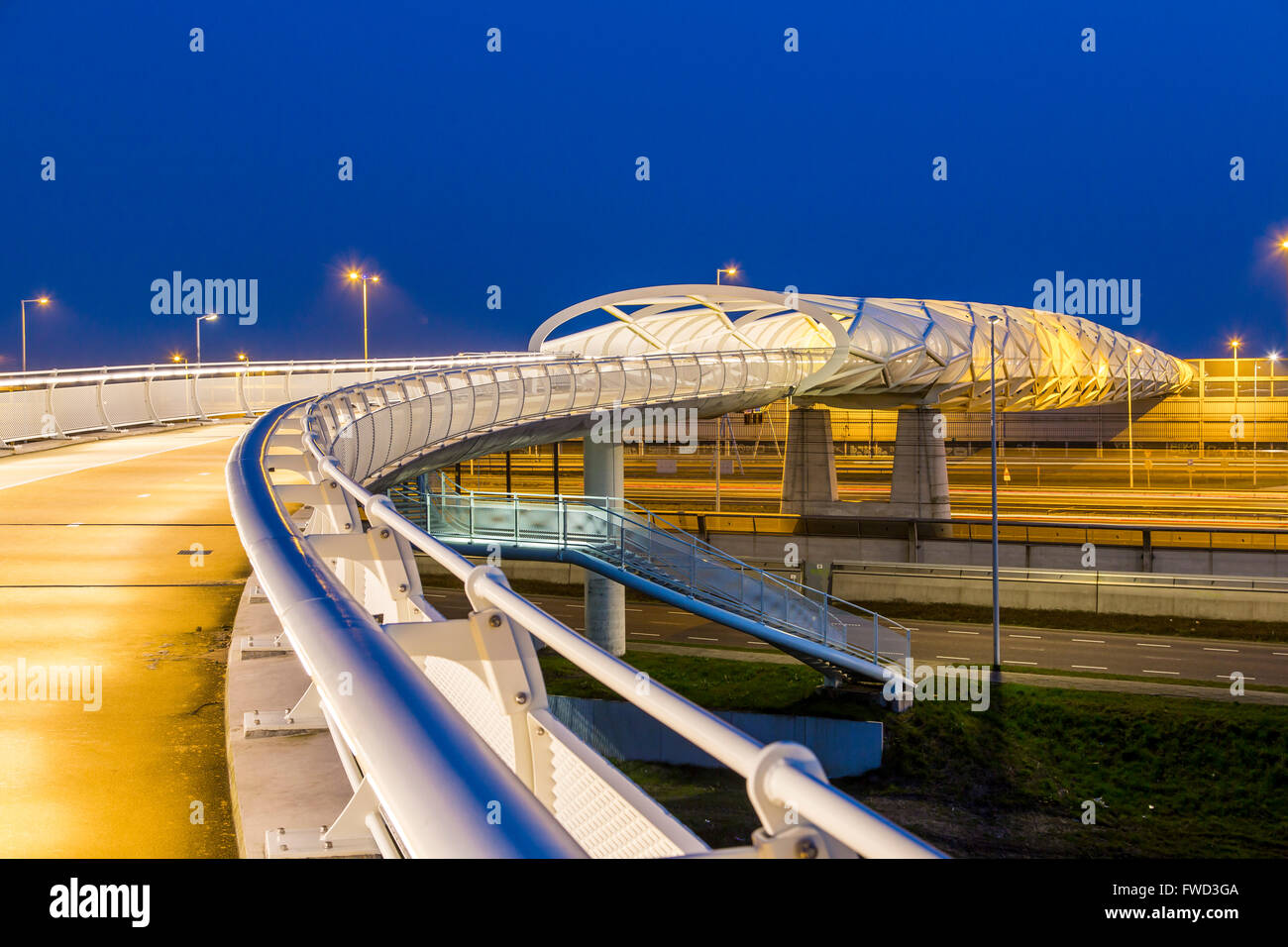 Modern architecture Bike path and footbridge De Groene Verbindingin ...
