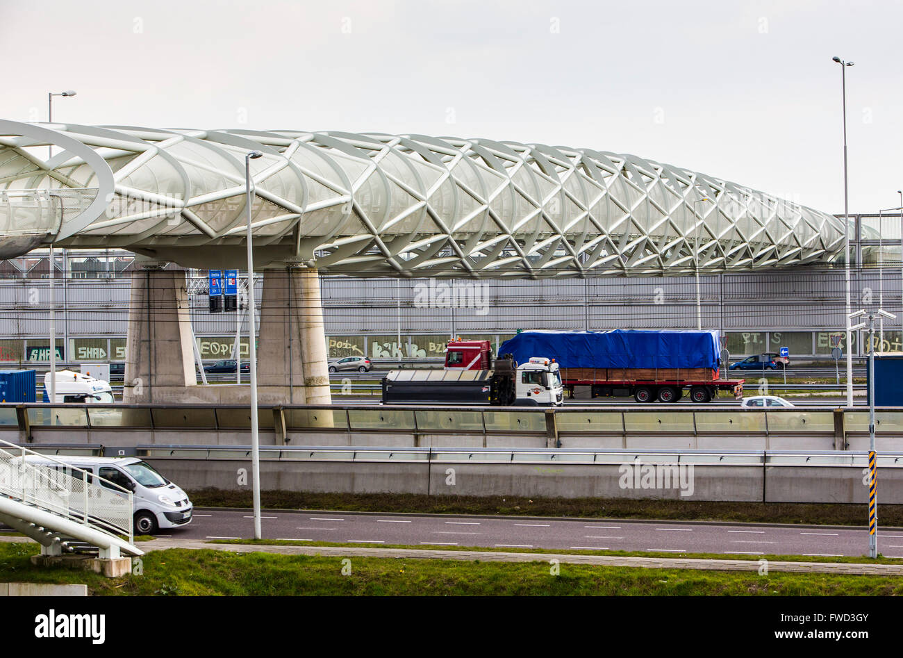 Modern architecture Bike path and footbridge De Groene Verbindingin ...