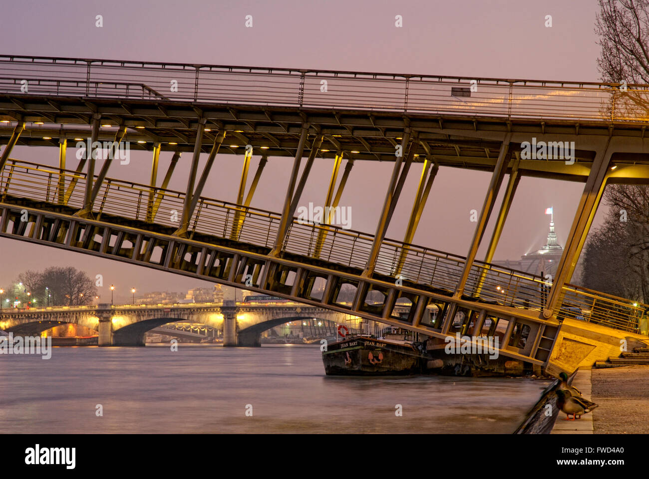 French bridges hi-res stock photography and images - Alamy