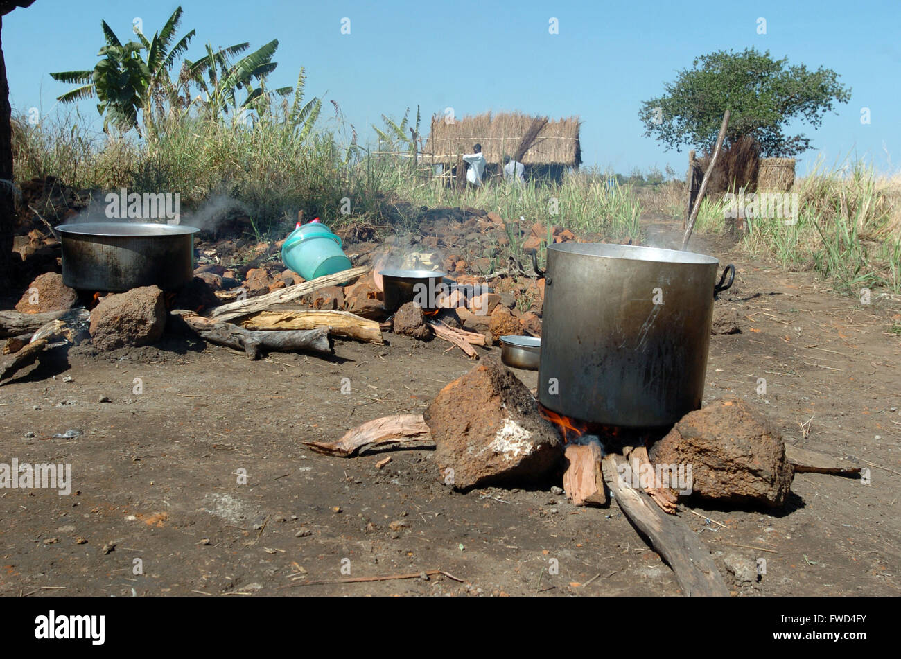 Primative cooking pot hi-res stock photography and images - Alamy