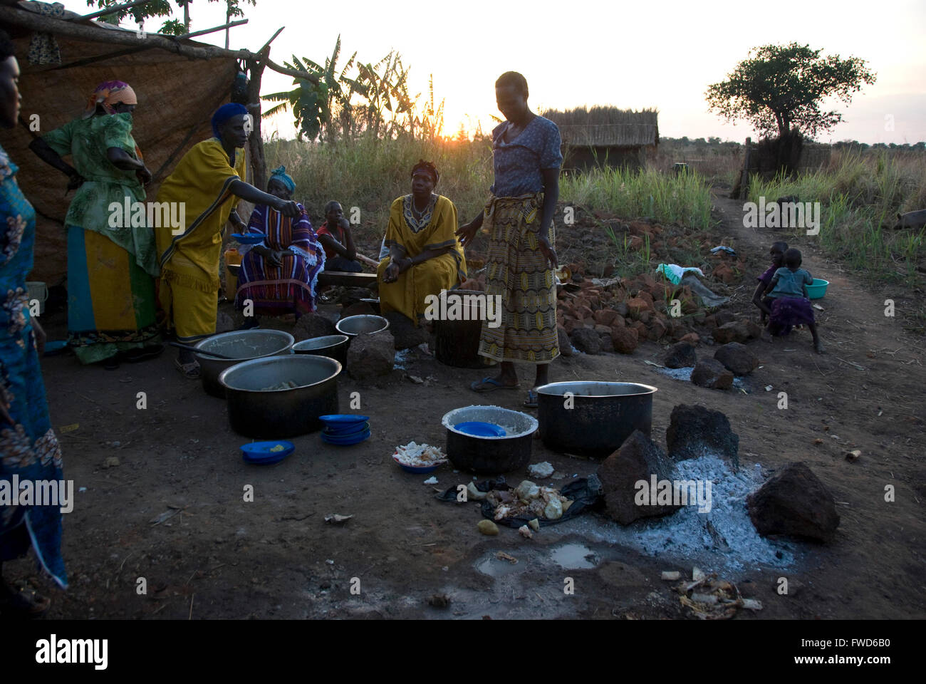 Cooking over open fire, africa hi-res stock photography and images - Alamy