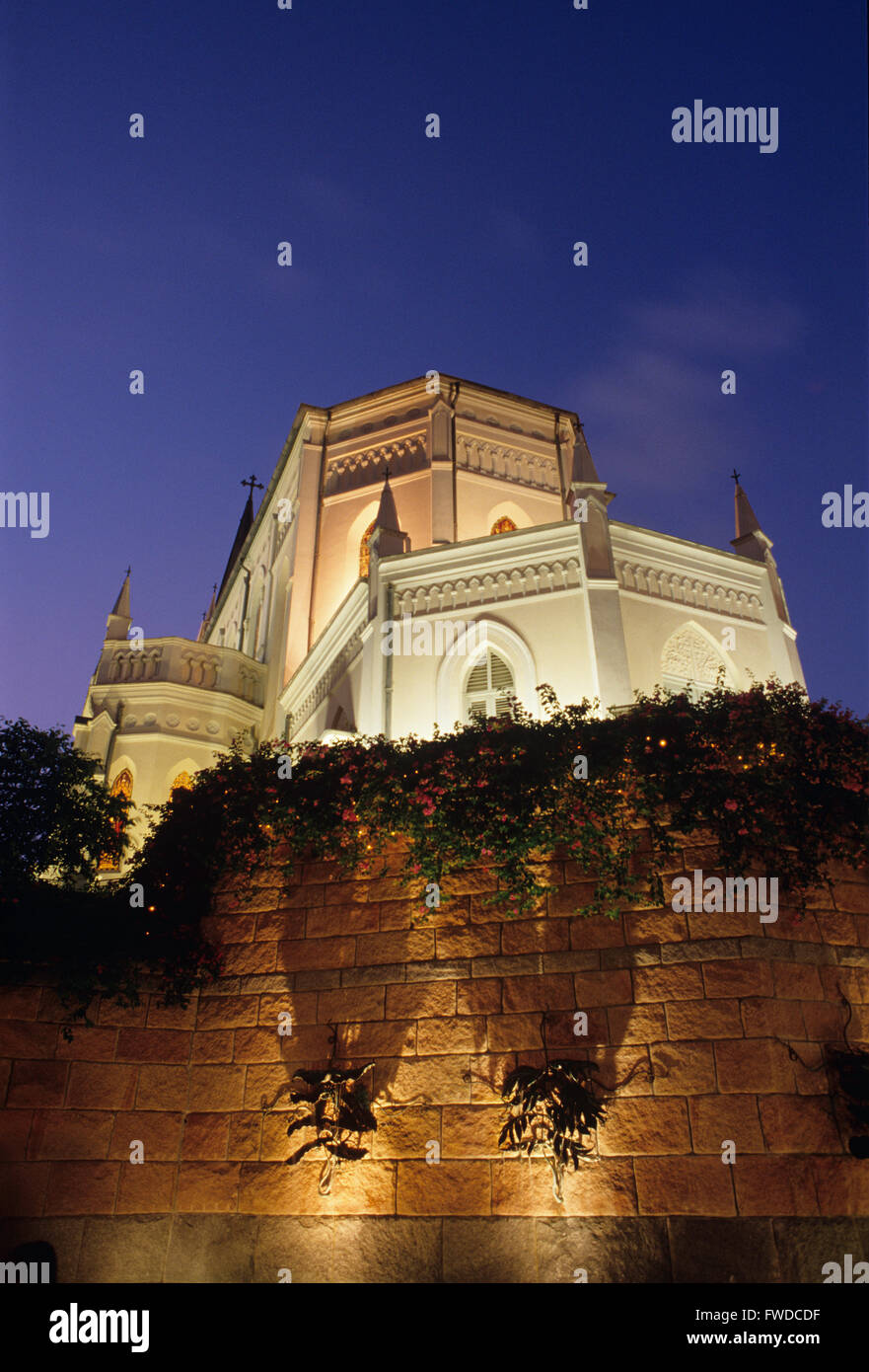 Singapore, City at night, Chimes Cathedral Stock Photo - Alamy
