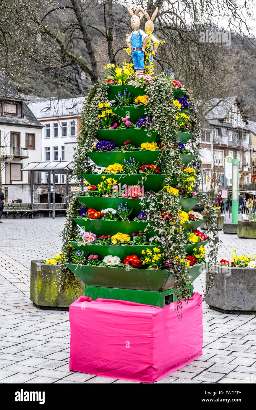 Easter street decorations hi-res stock photography and images - Alamy
