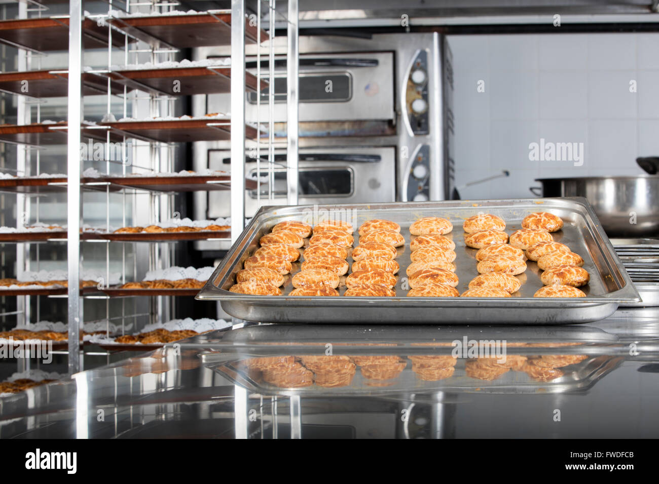 Bakery production hi-res stock photography and images - Alamy