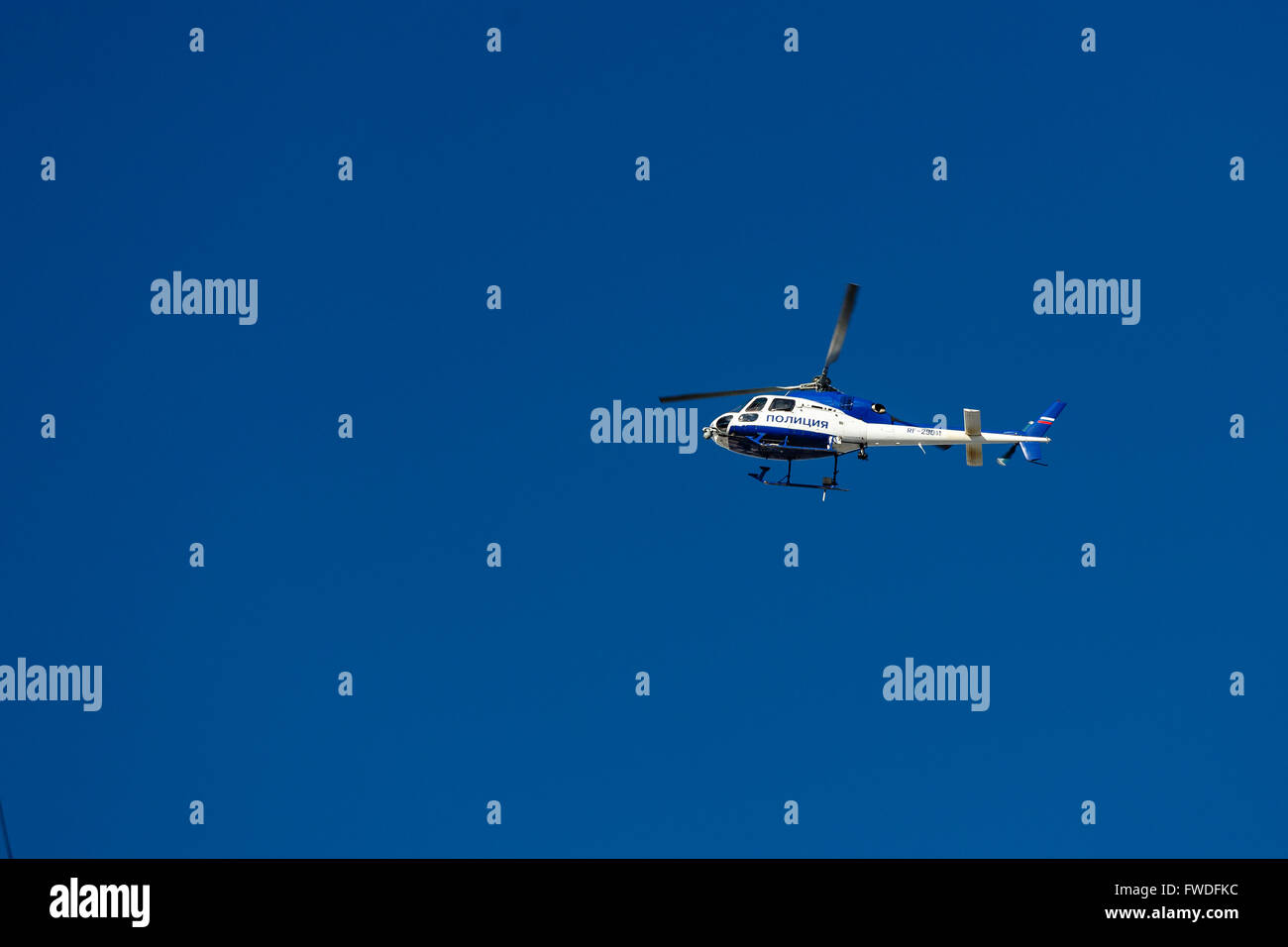 Police flying helicopter hi-res stock photography and images - Alamy