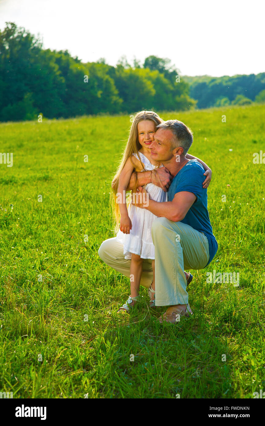 Dad hugging daughter Stock Photo - Alamy