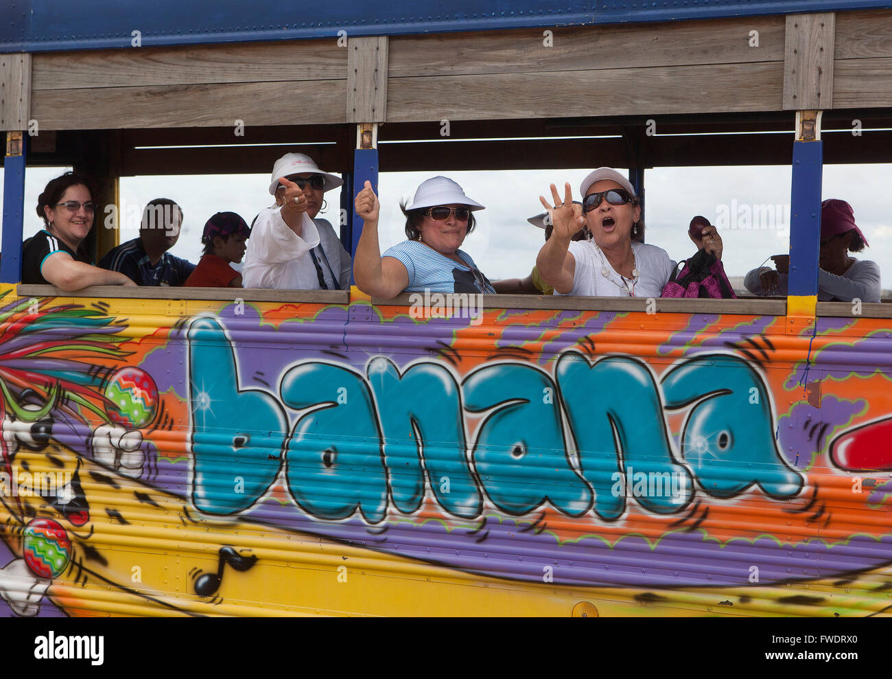 ABC Islands (Aruba,Bonaire and Curaçao) : Venezuelan tourists in Aruba ...