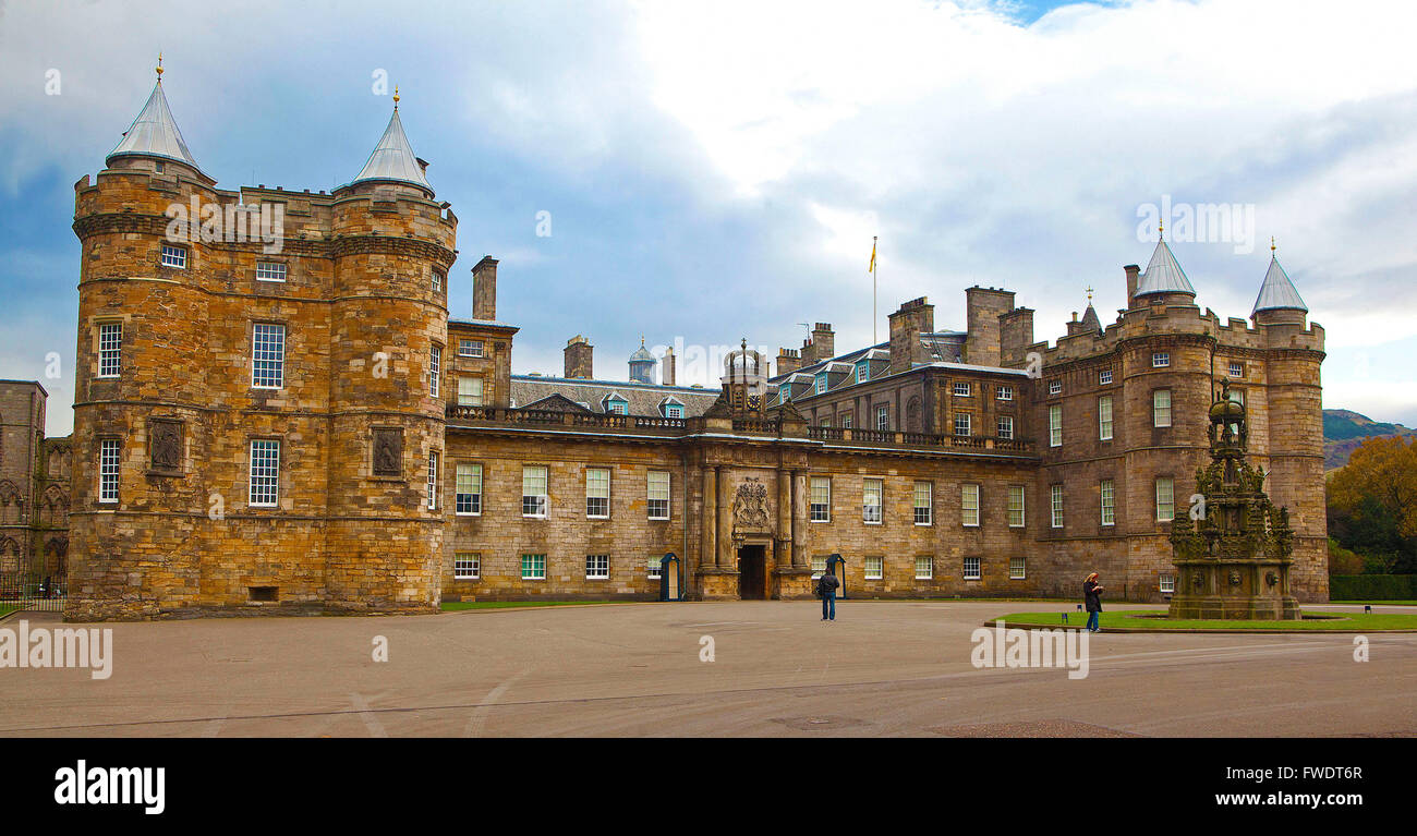 Holyrood palace hi-res stock photography and images - Alamy