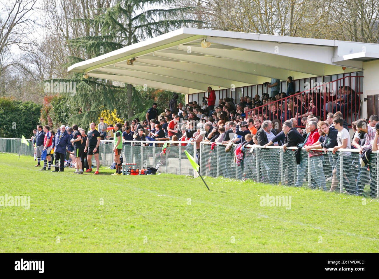 Rugby union crowd fans spectators hi-res stock photography and images ...