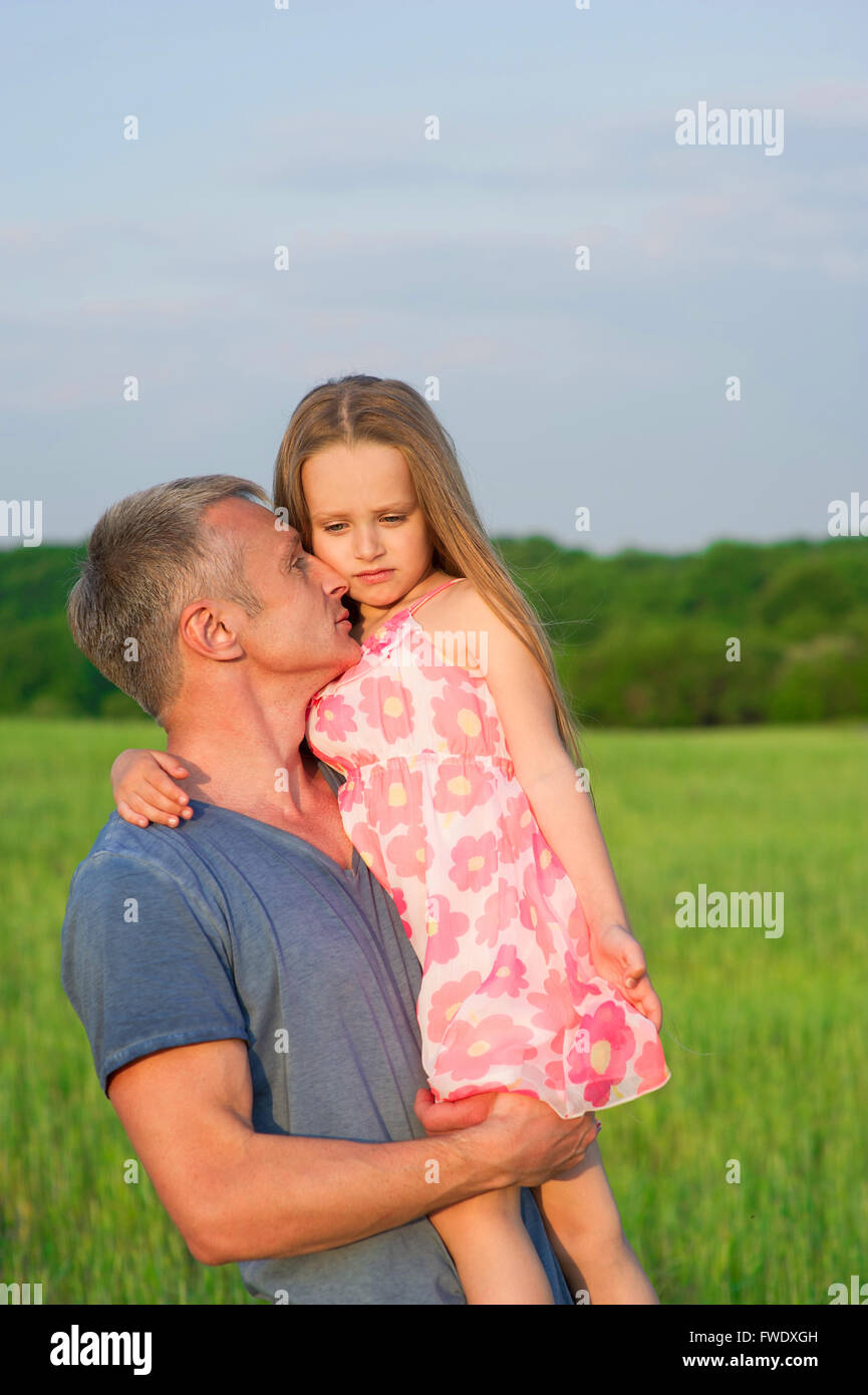 Father hugs daughter hi-res stock photography and images - Alamy