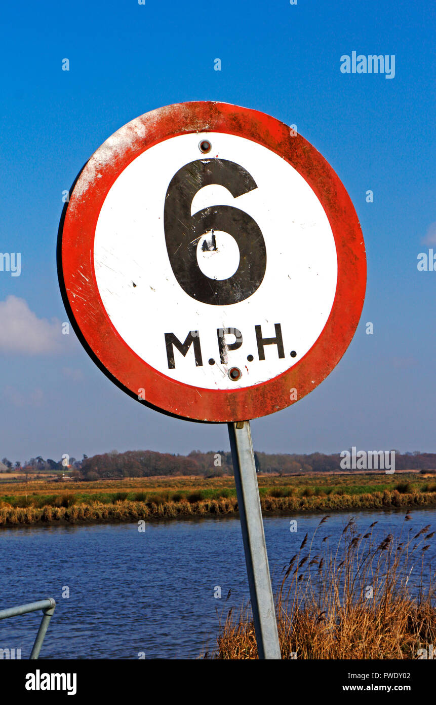 A 6 mph sign for boat traffic entering the River Yare from Short Dyke ...