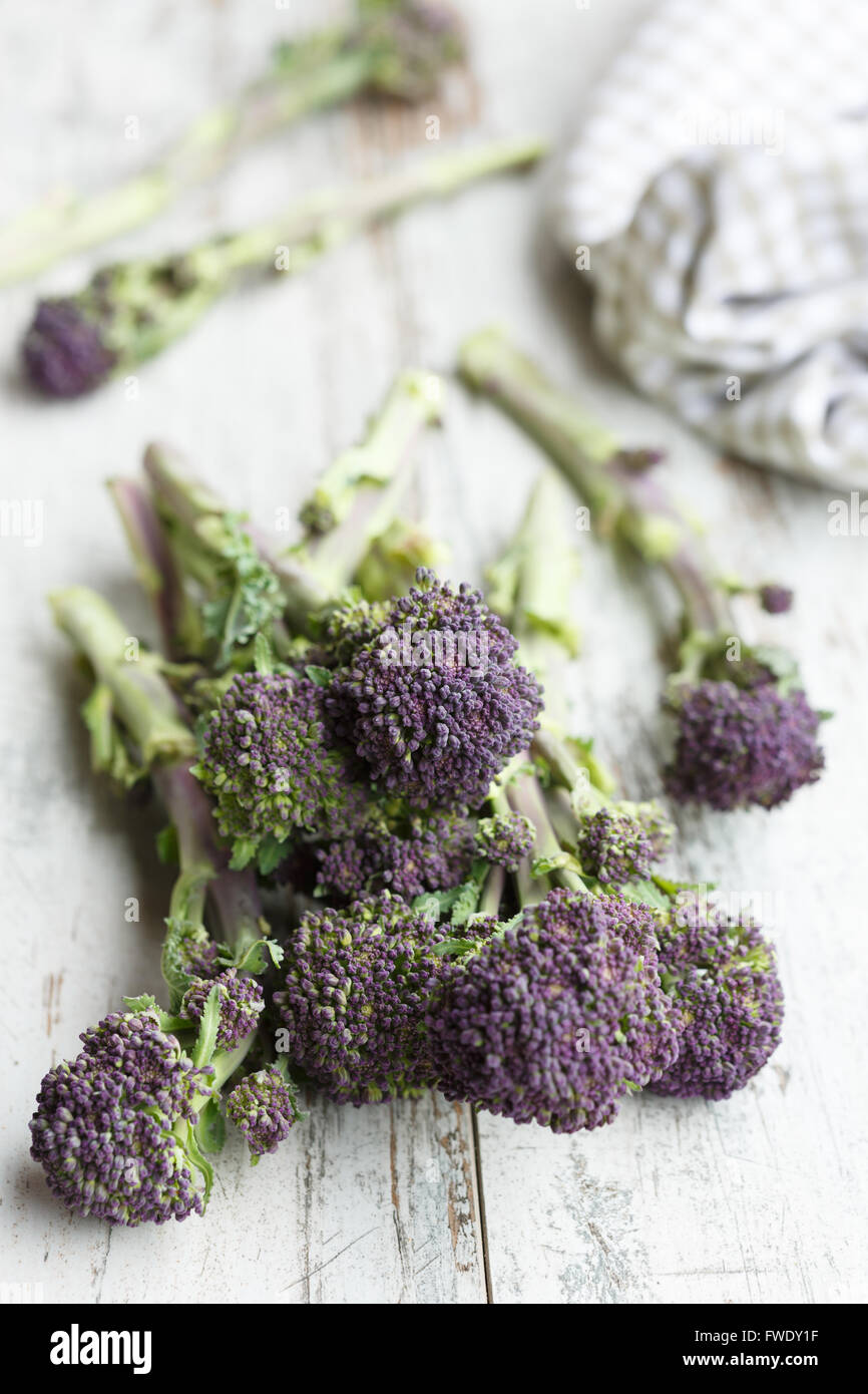 Broccoli rabe (also known as rapini Stock Photo - Alamy