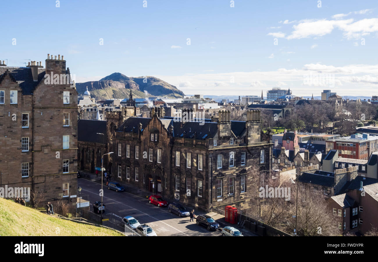 Edinburgh old town flats hi-res stock photography and images - Alamy