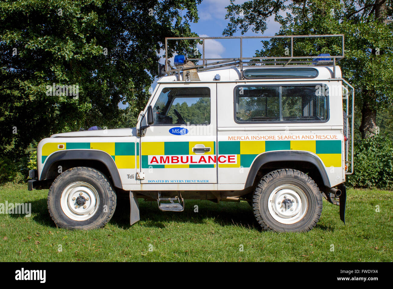 Search and rescue land rover hi-res stock photography and images - Alamy