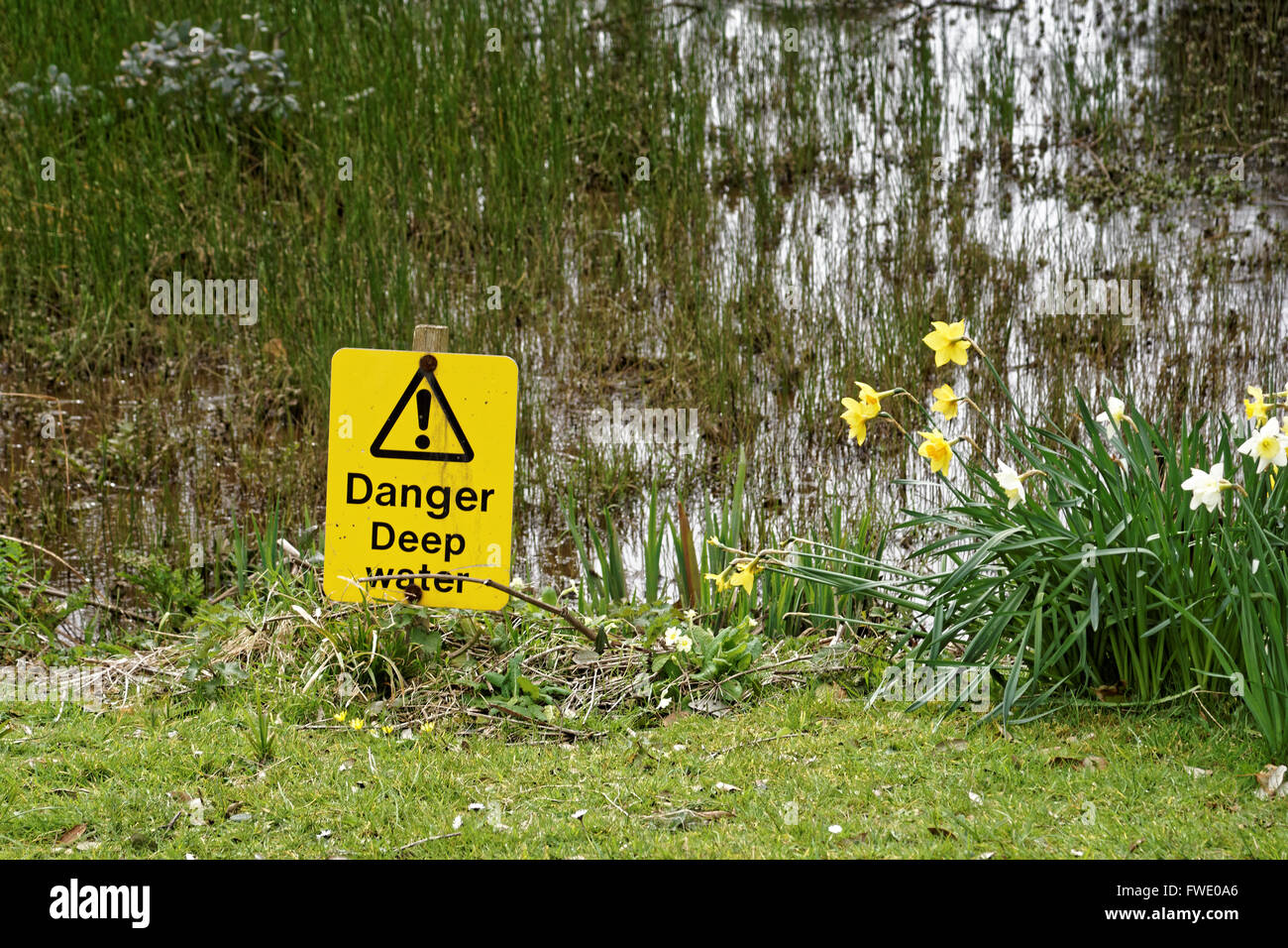 Danger deep water signage hi-res stock photography and images - Alamy