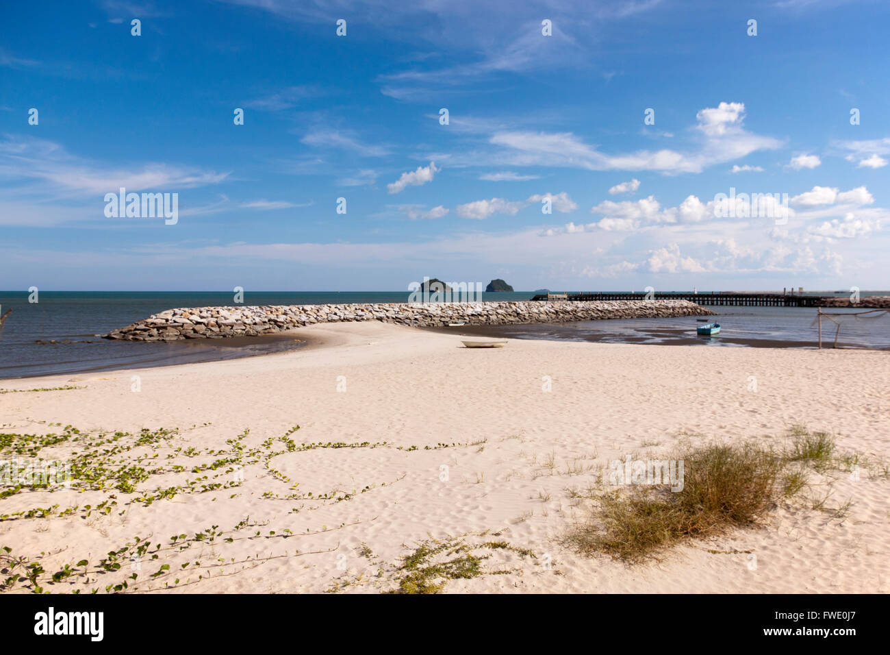 Connecting sea and sky hi-res stock photography and images - Alamy