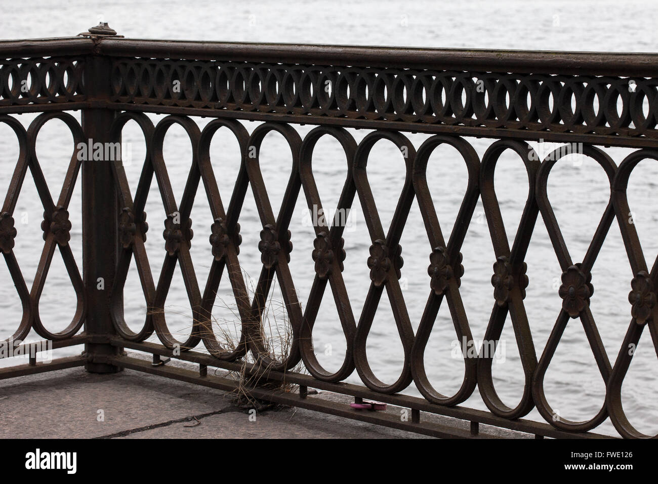 Cast iron railing hi-res stock photography and images - Alamy