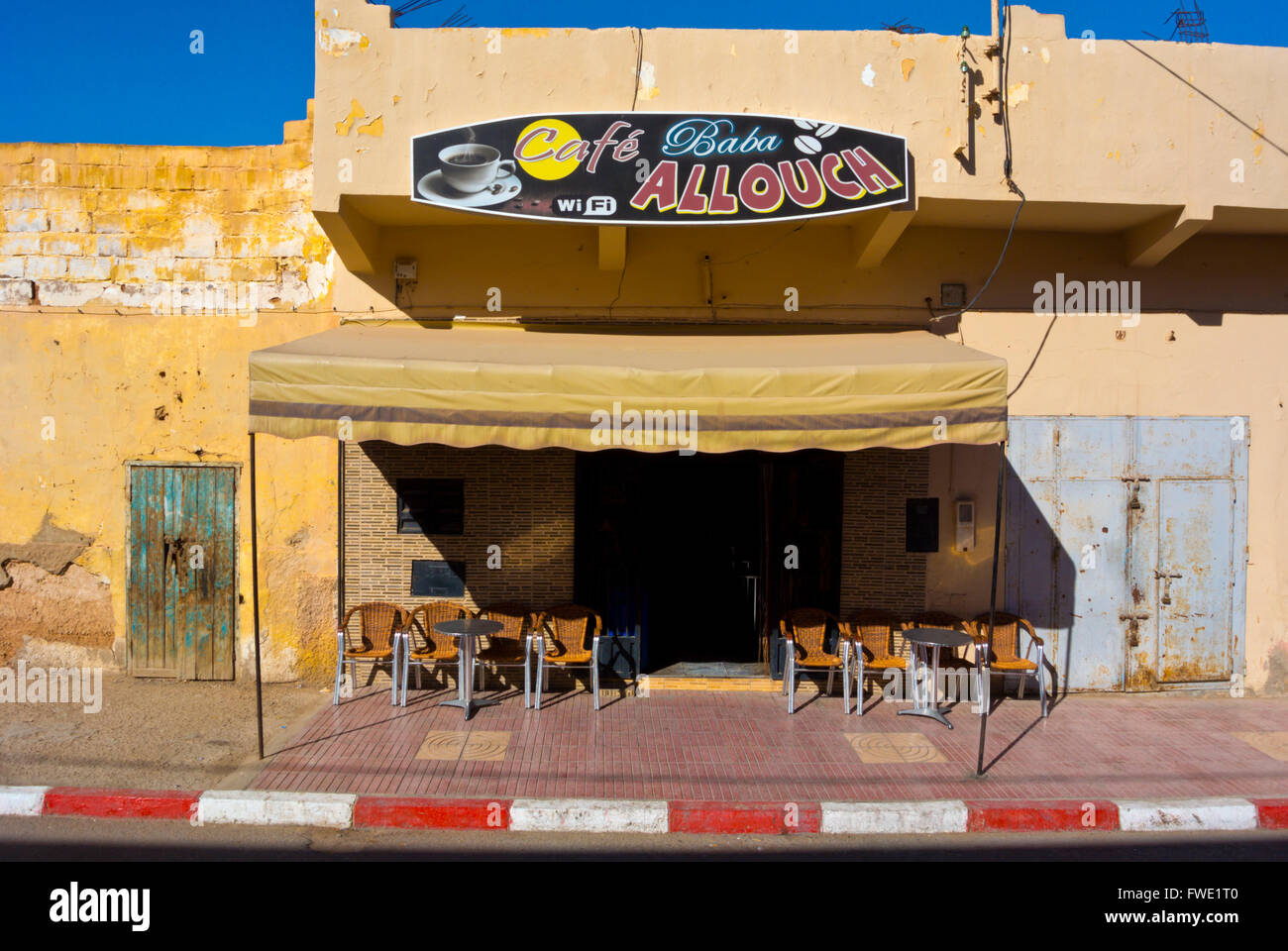 Cafe, Boulevard Mohammed V, Tan Tan, southern Morocco, northern Africa ...