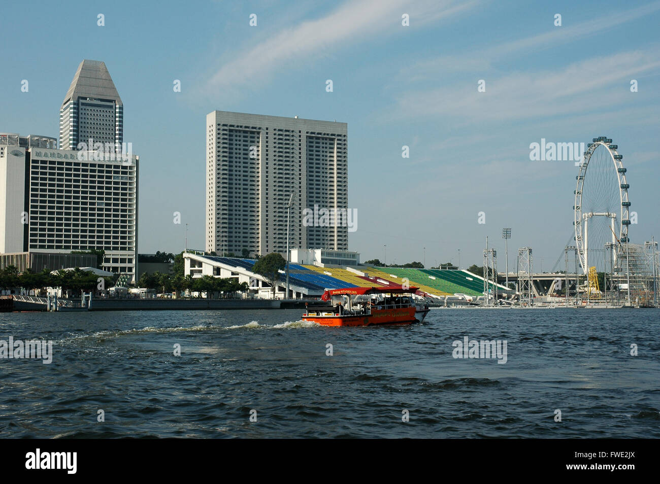 Modern Singapore. Hotel, flats, Ferris Wheel Stock Photo - Alamy