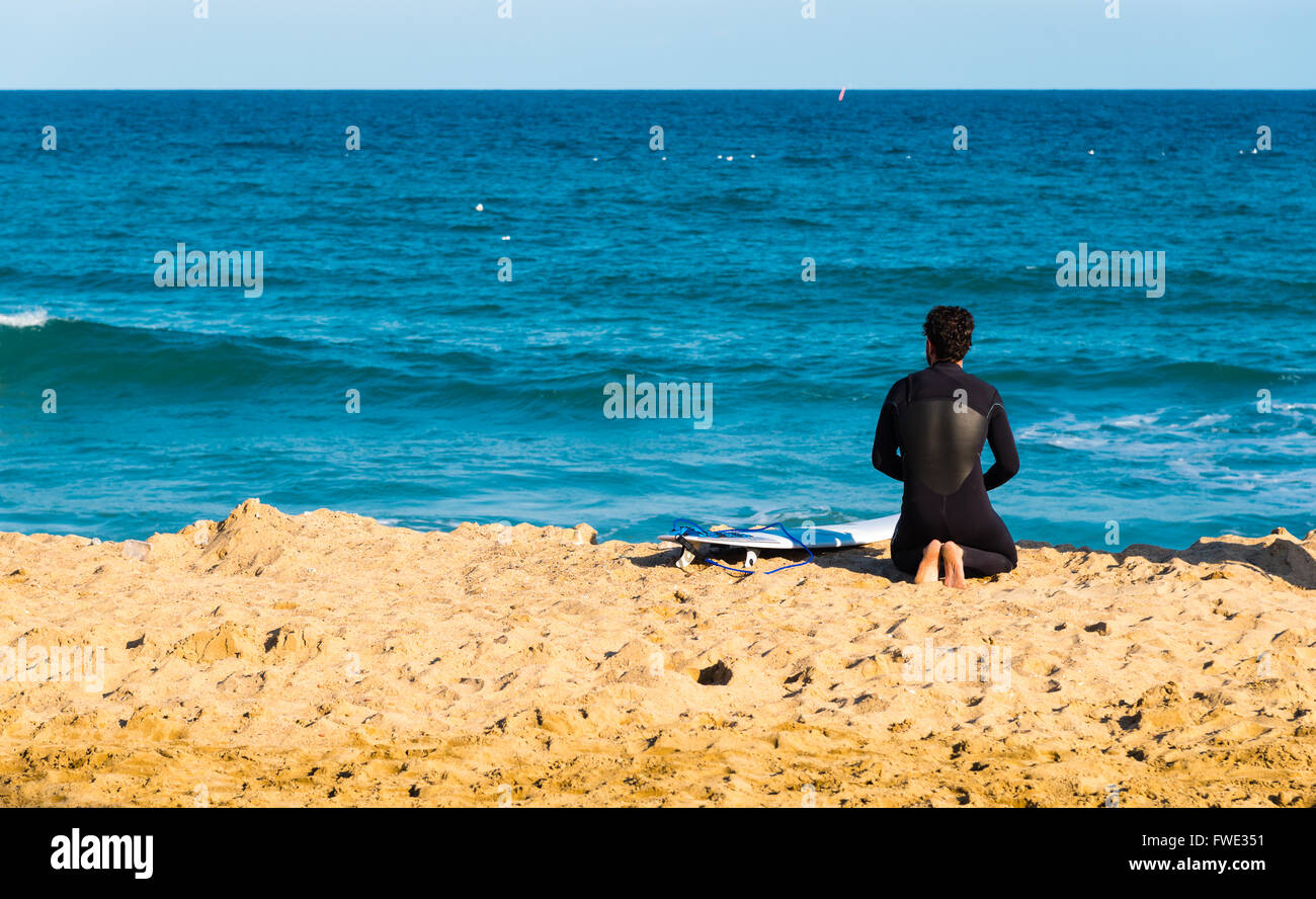 surfer preparing on the beach Stock Photo - Alamy