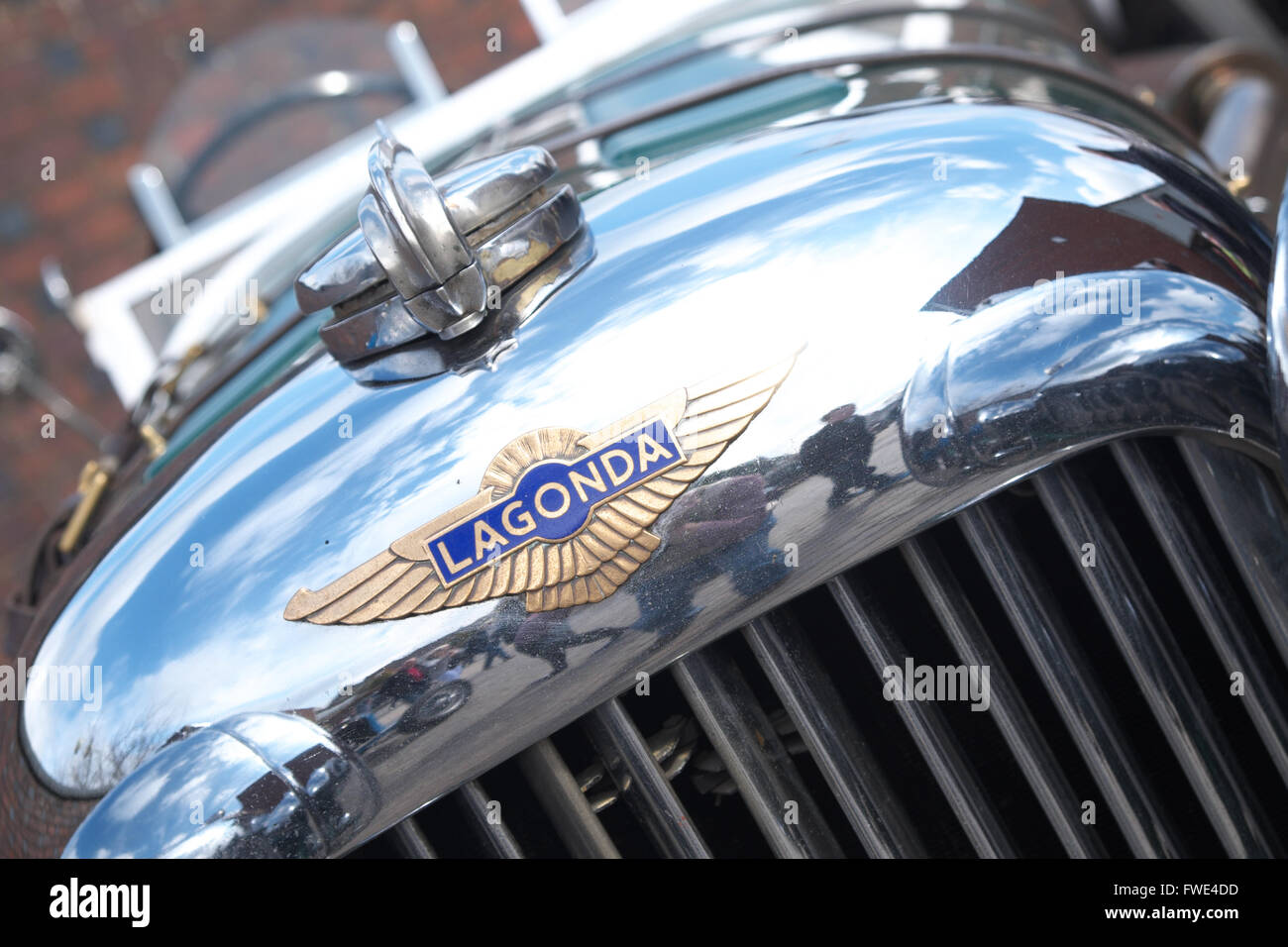 Vintage classic car radiator hi-res stock photography and images - Alamy