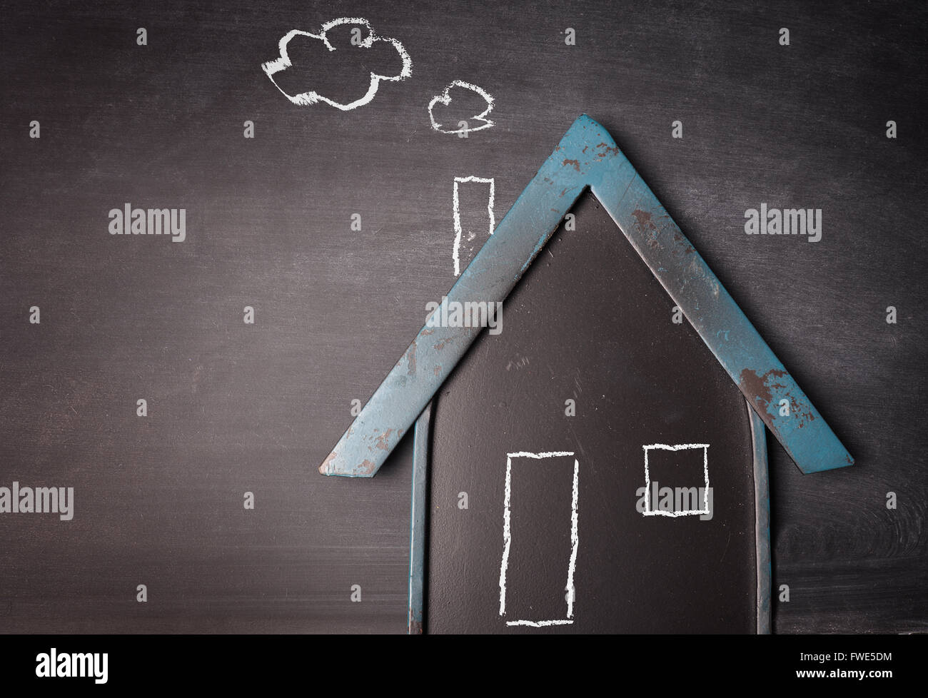 House shape on a blackboard, new home concept Stock Photo - Alamy