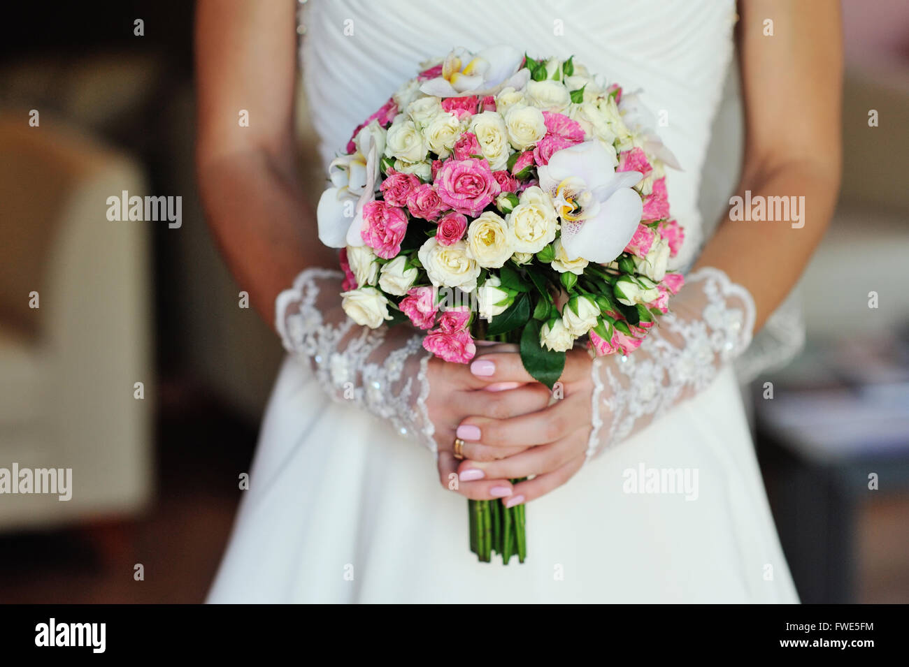 Hand held bouquet hi-res stock photography and images - Alamy