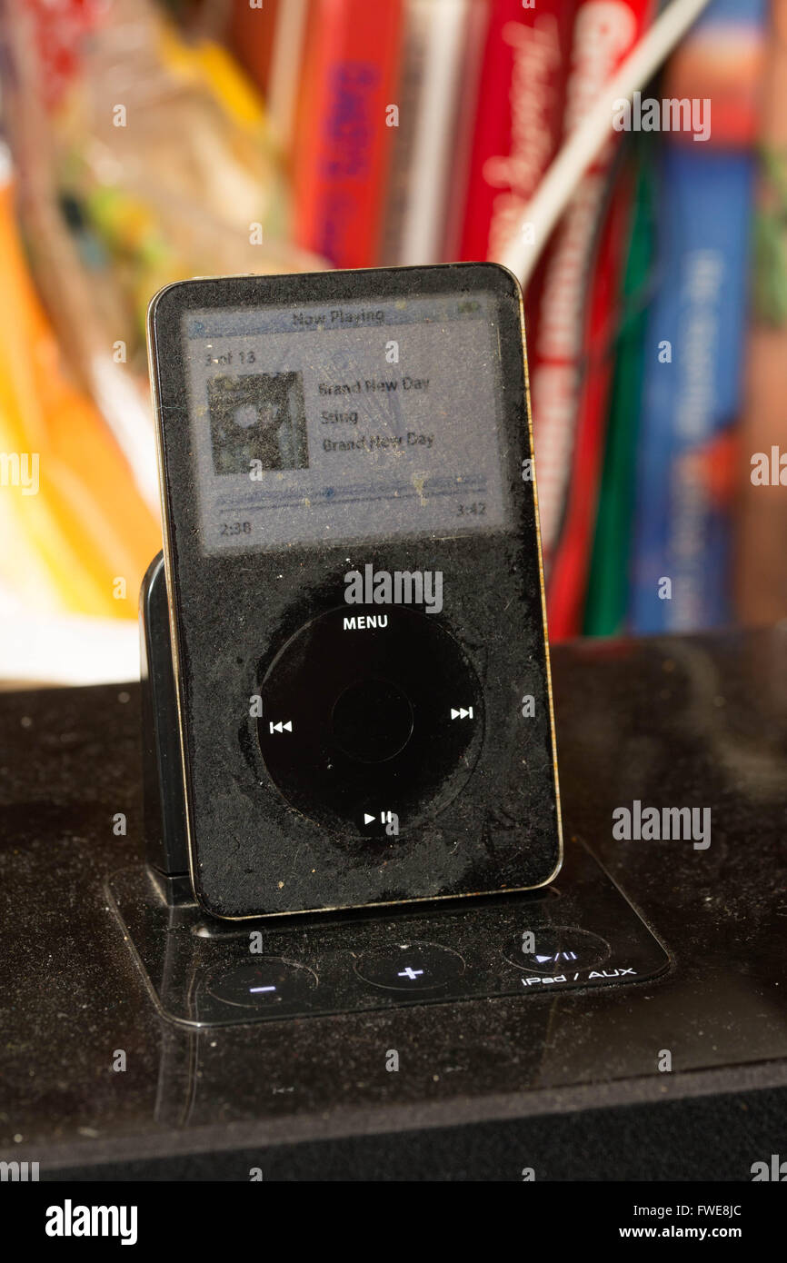 Ipod shuffle hi-res stock photography and images - Alamy