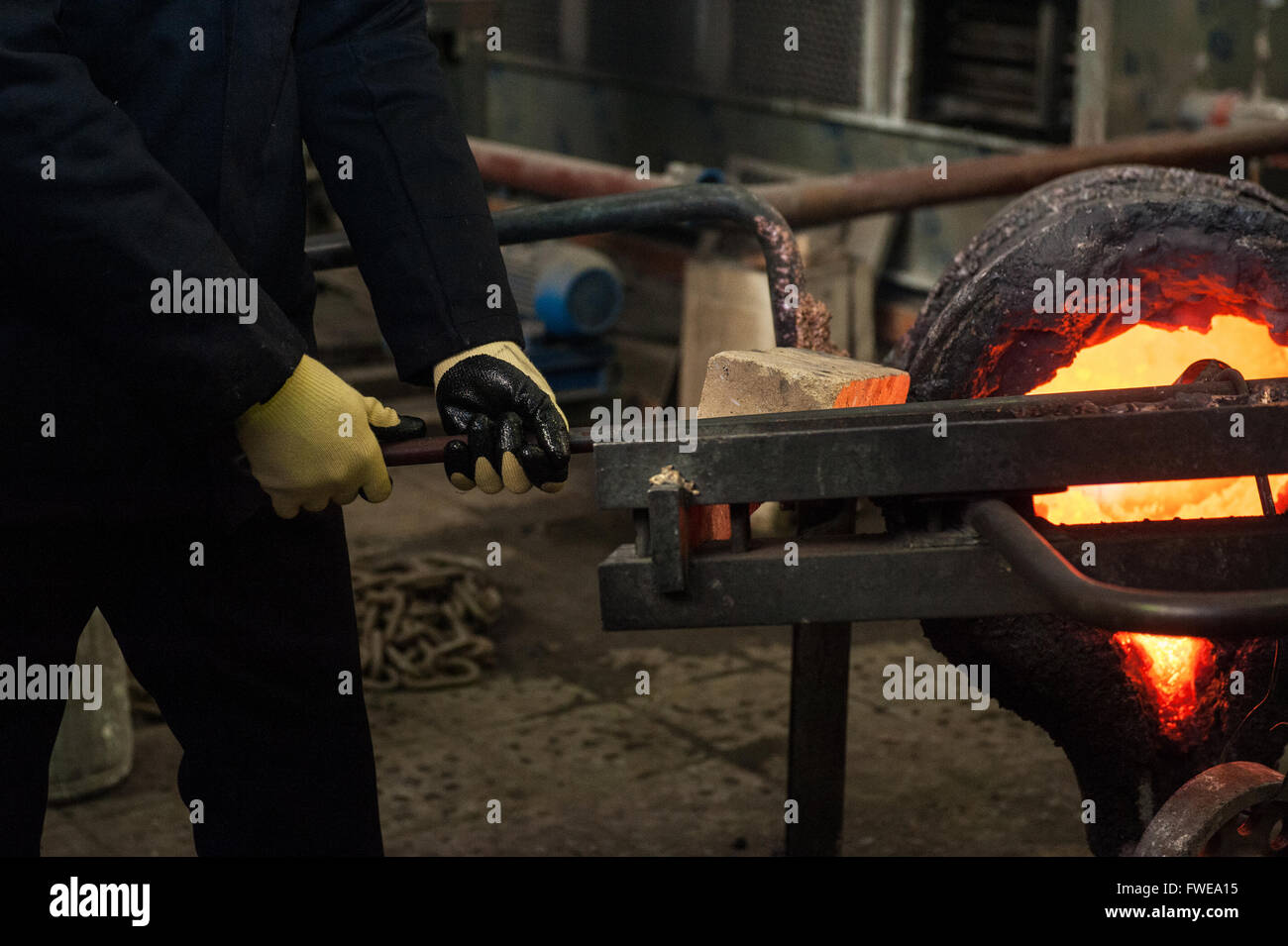 Industrial worker in metal melting factory Stock Photo - Alamy