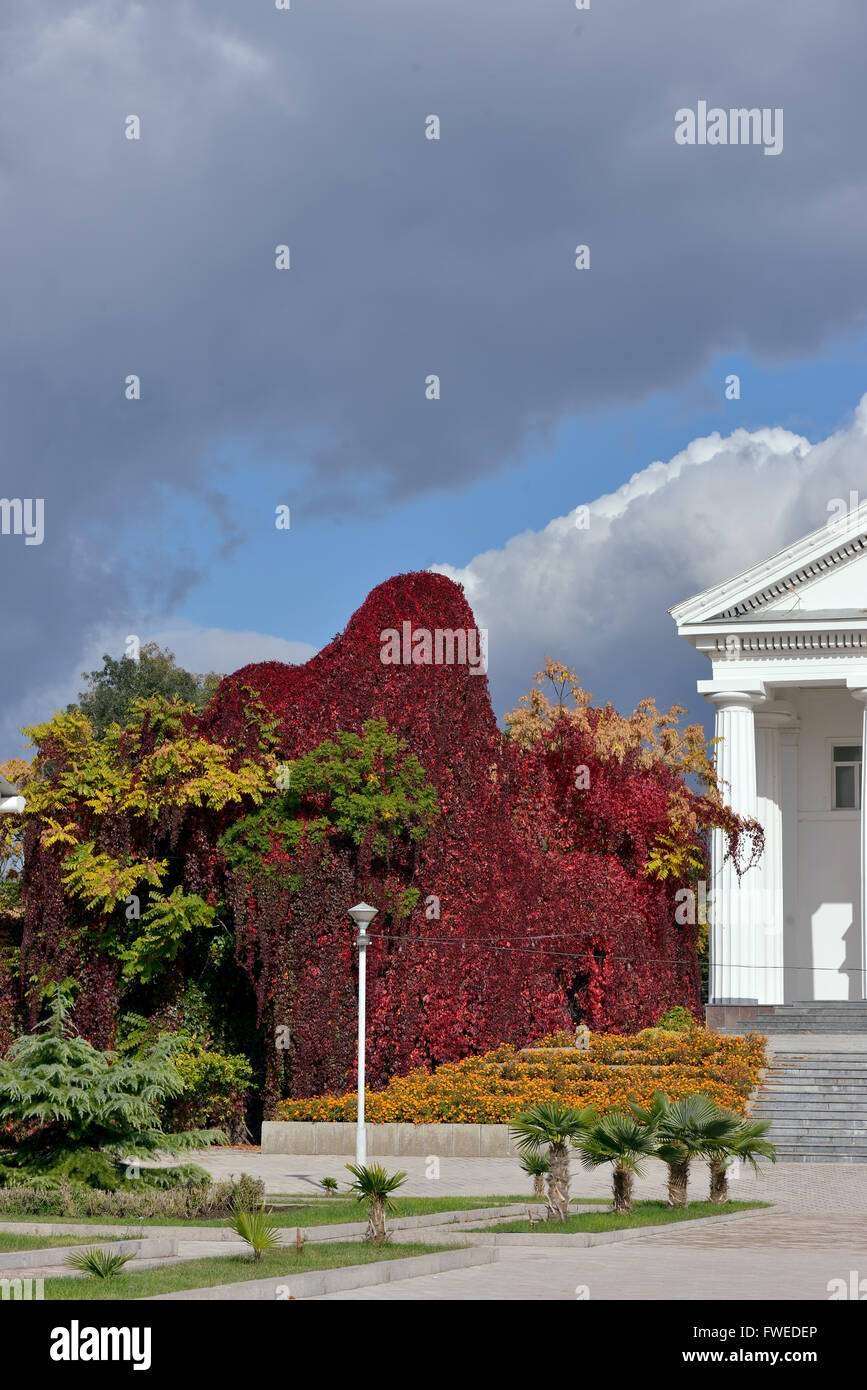 Dorian columns hi-res stock photography and images - Alamy