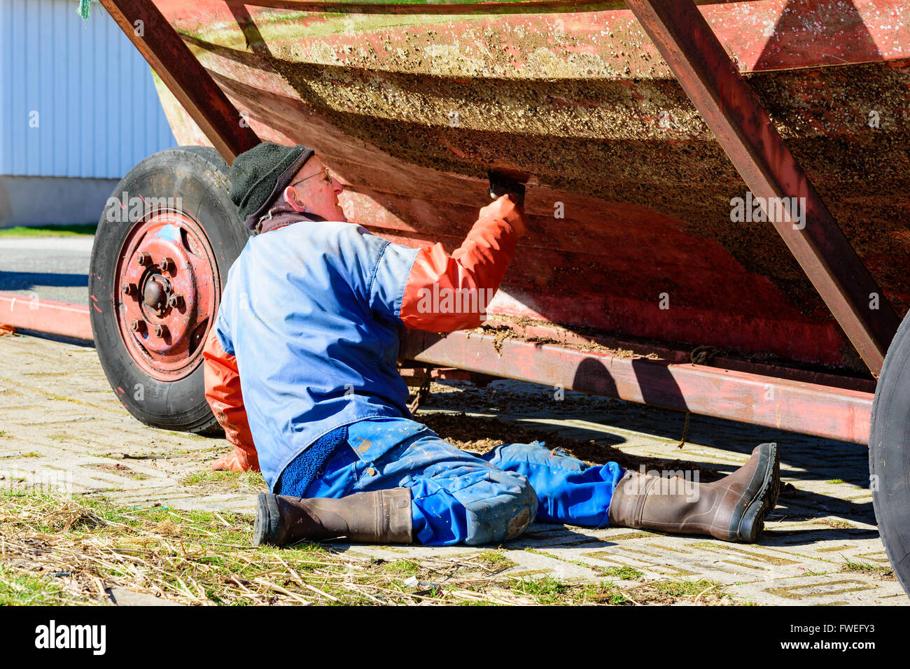 Barnacles boat hi-res stock photography and images - Alamy