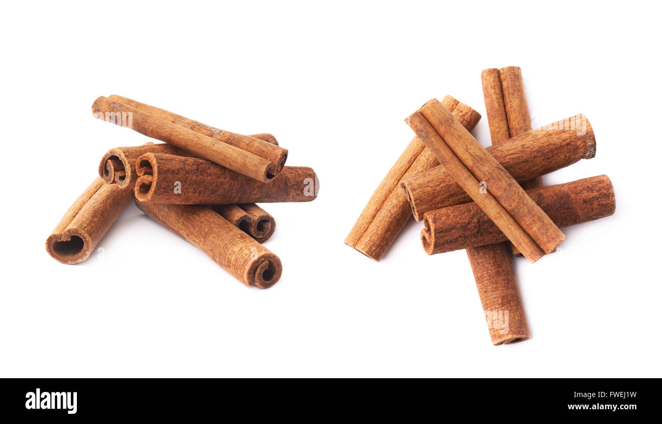 Pile of cinnamon sticks isolated Stock Photo - Alamy