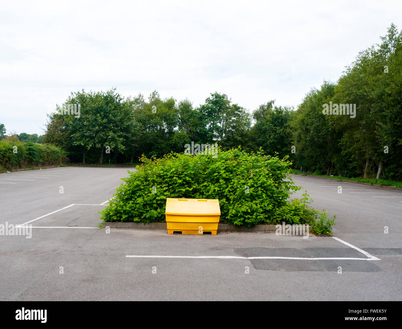 Grit Salt container on a empty parking plot UK Stock Photo - Alamy