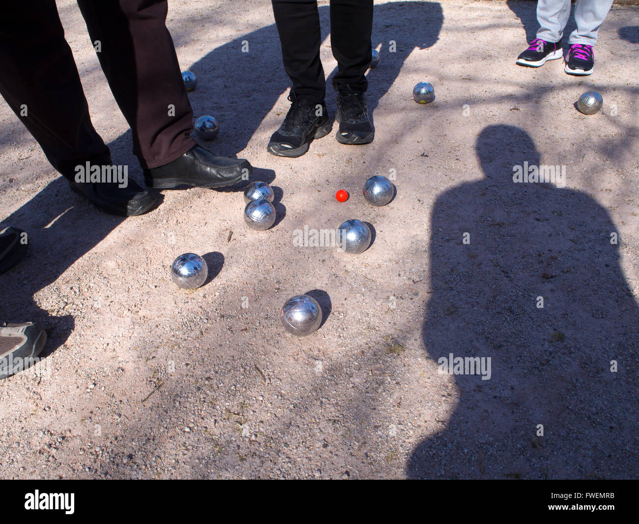 French people playing boules hi-res stock photography and images - Alamy