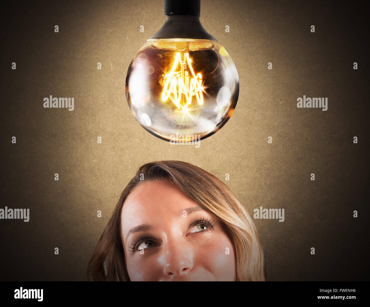 Light bulb symbol woman hi-res stock photography and images - Alamy