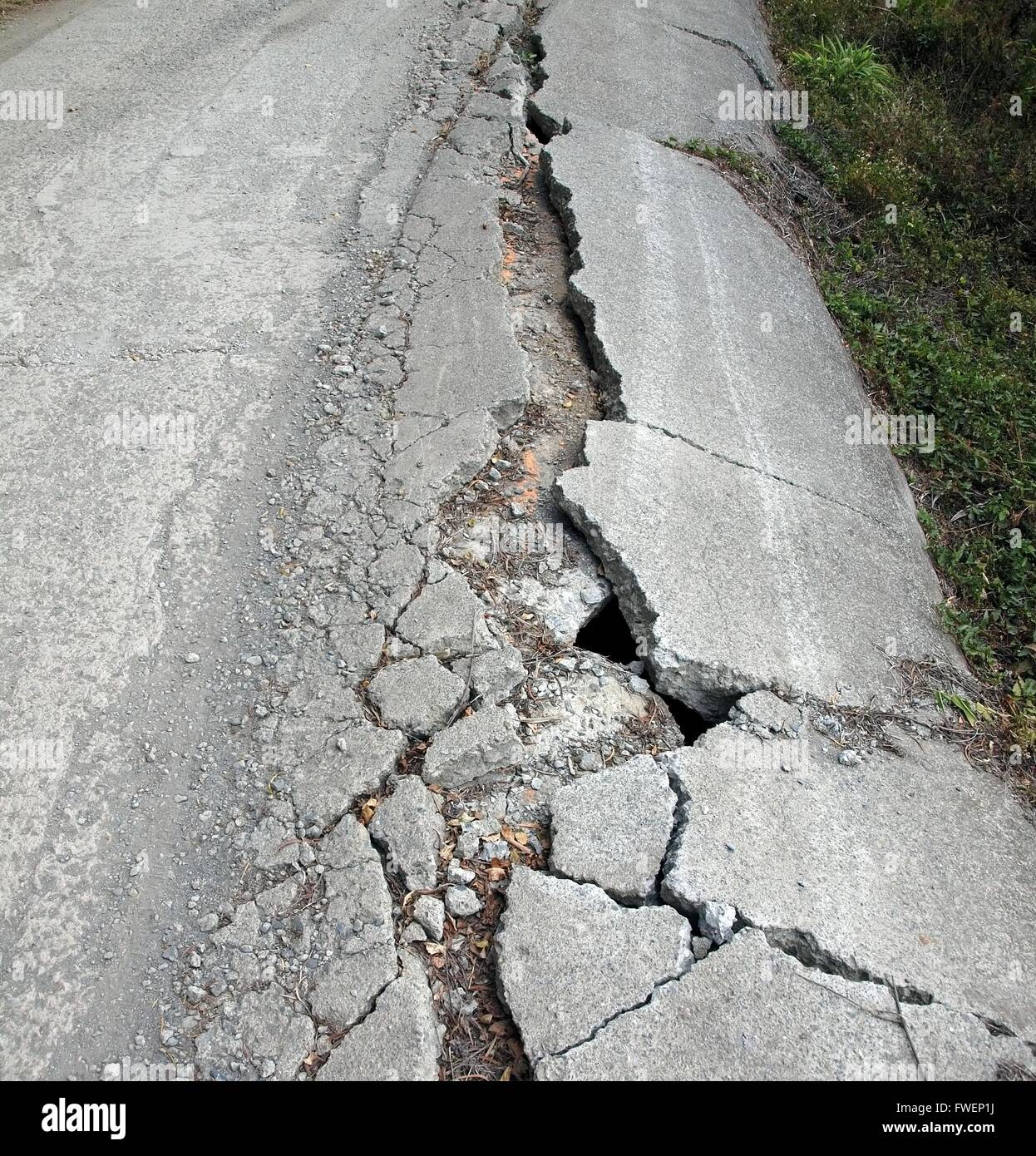 A narrow road has been damaged by an earthquake Stock Photo - Alamy
