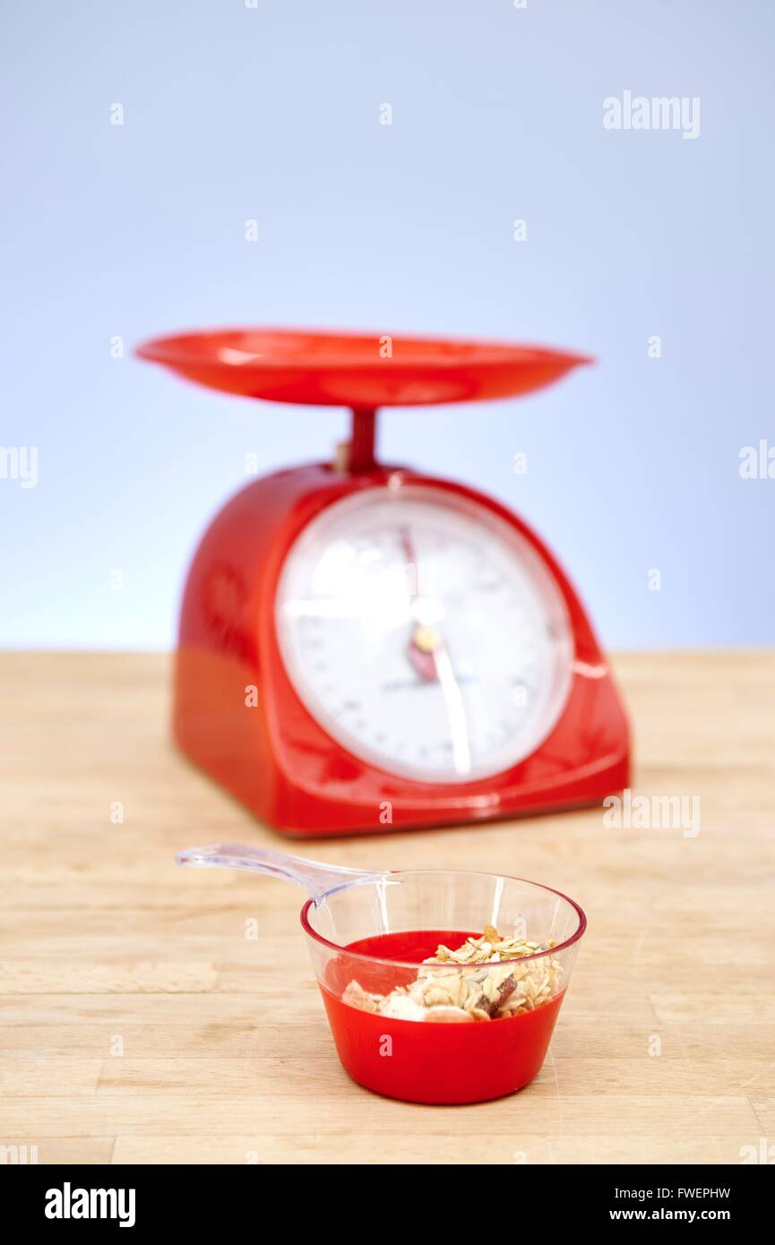 A studio photo of a set of kitchen food scales Stock Photo - Alamy