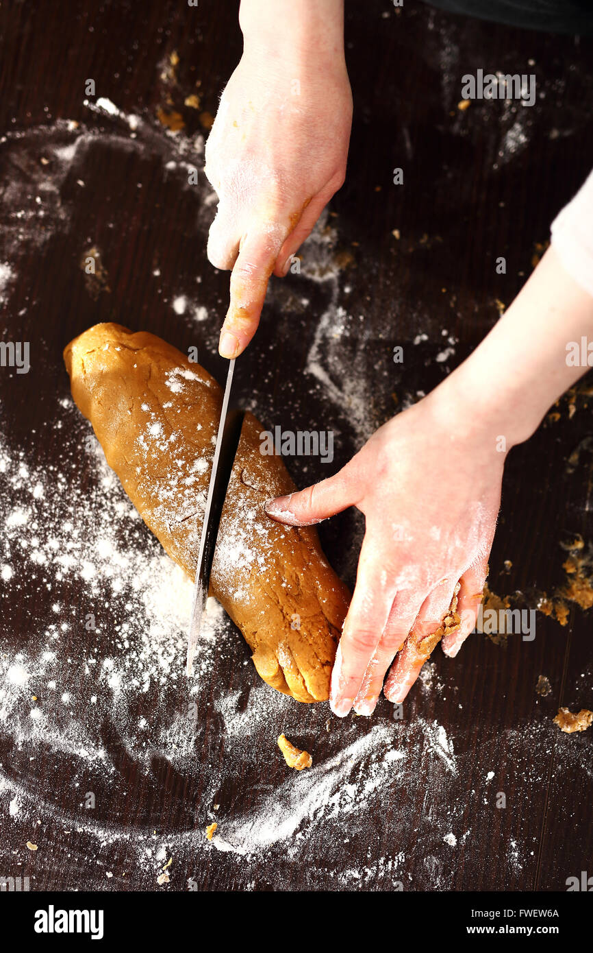 Chef portioning food hi-res stock photography and images - Alamy