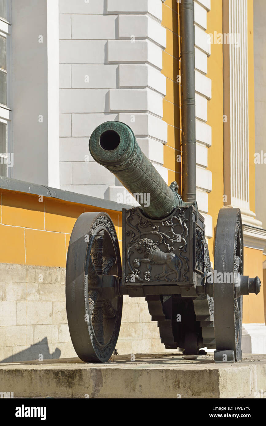 "Lion" Bronze Cannon. Cast in 1705. Caliber - 125 mm. Barrel length ...