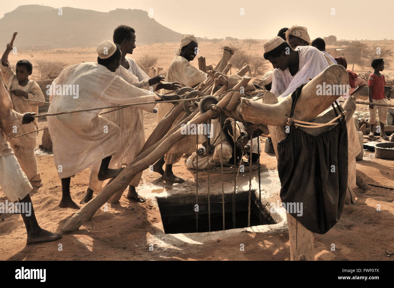 Naqa, Nomad men with pulleys at well Stock Photo - Alamy