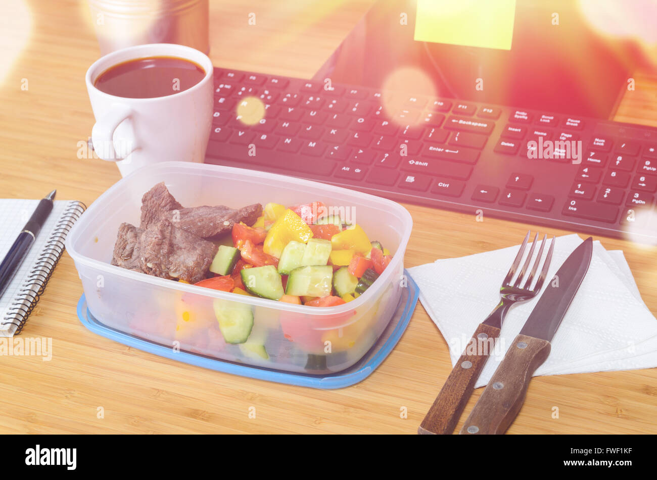 eating at workplace Stock Photo - Alamy