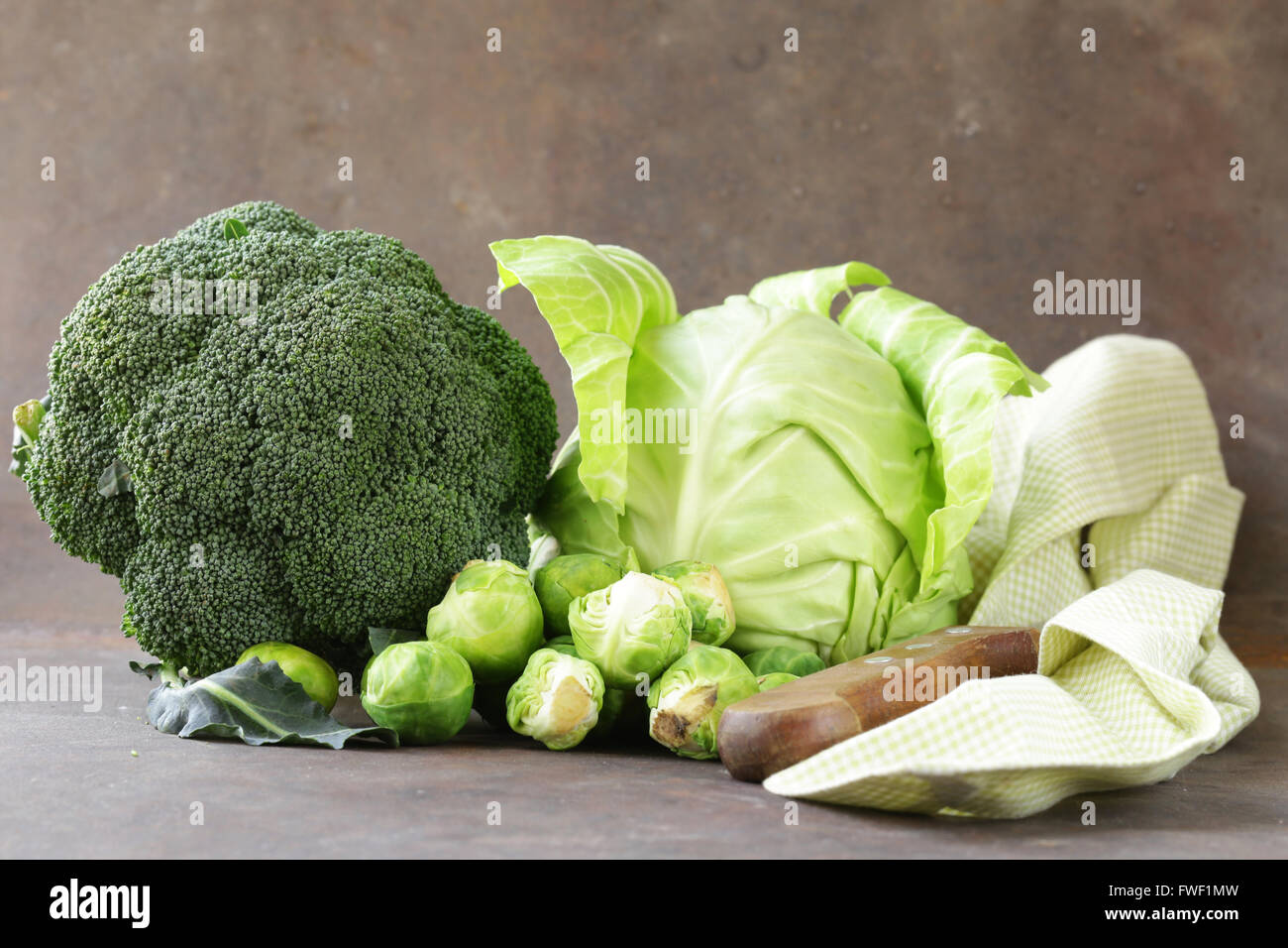 different kinds of cabbage - broccoli, Brussels sprouts and white ...