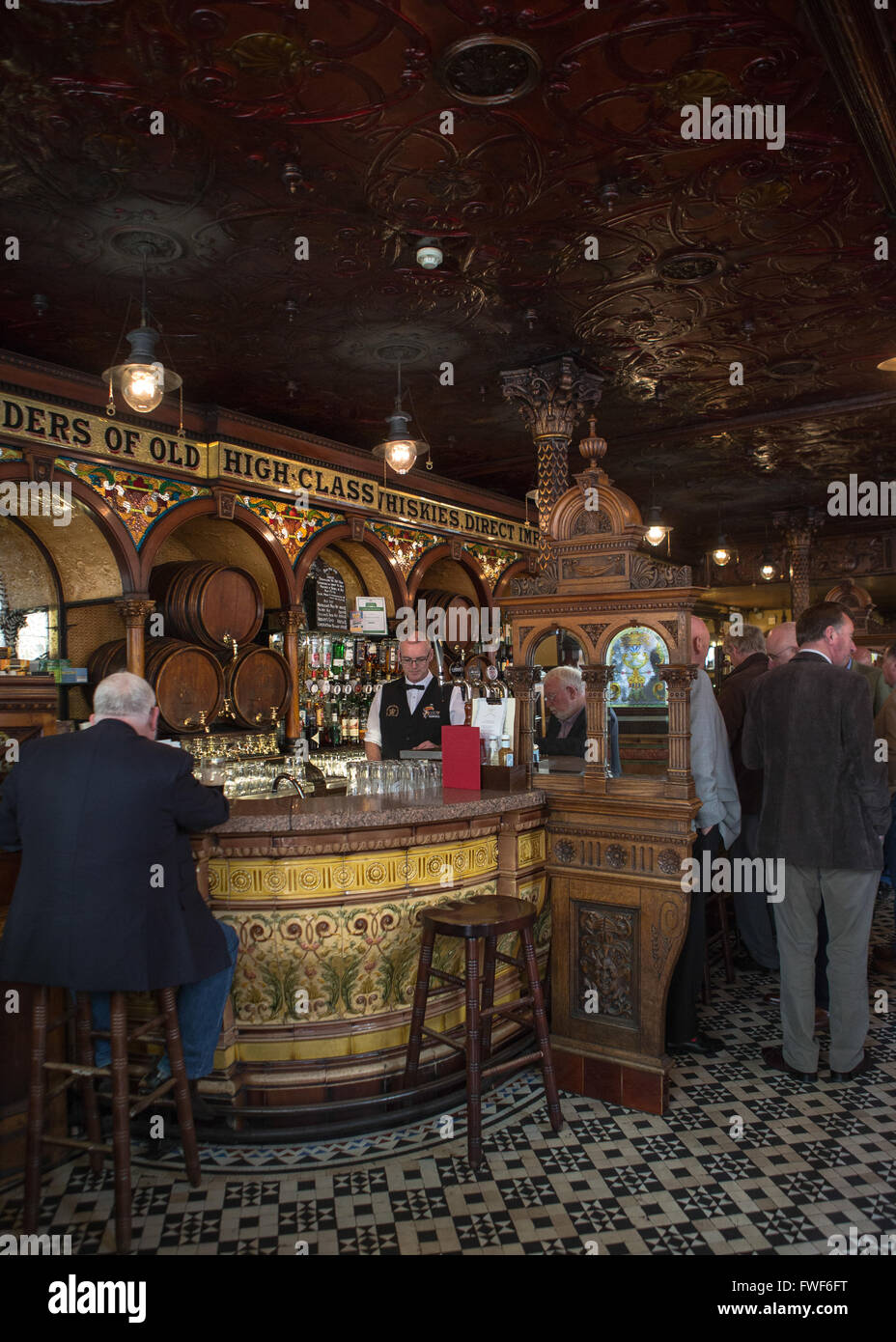 Saloon bar hi-res stock photography and images - Alamy
