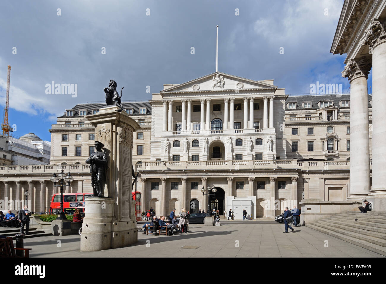 London bank architecture hi-res stock photography and images - Alamy