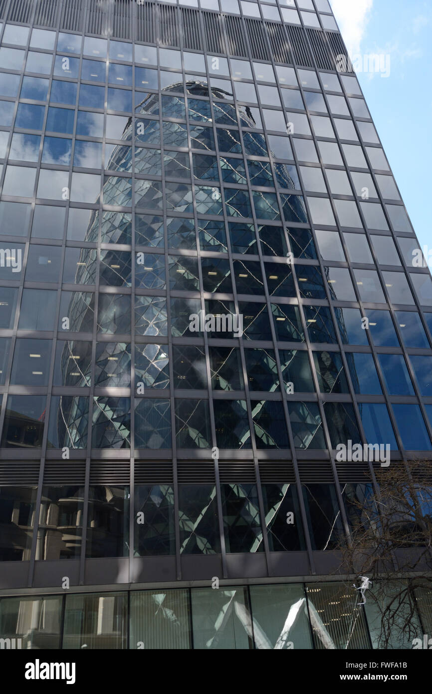 Reflection in gherkin windows hi-res stock photography and images - Alamy