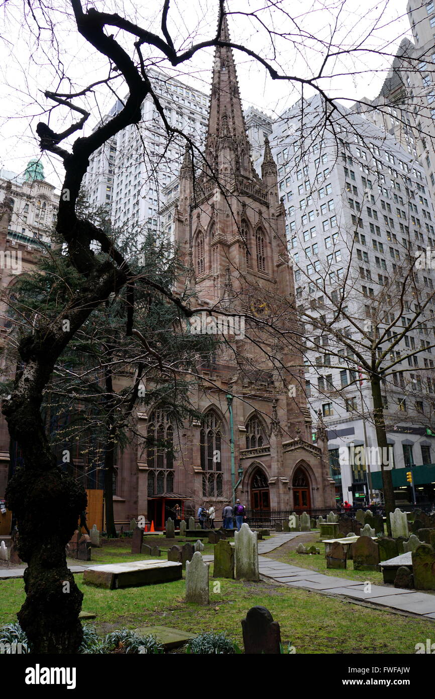 Trinity church cemetery nyc hi-res stock photography and images - Alamy