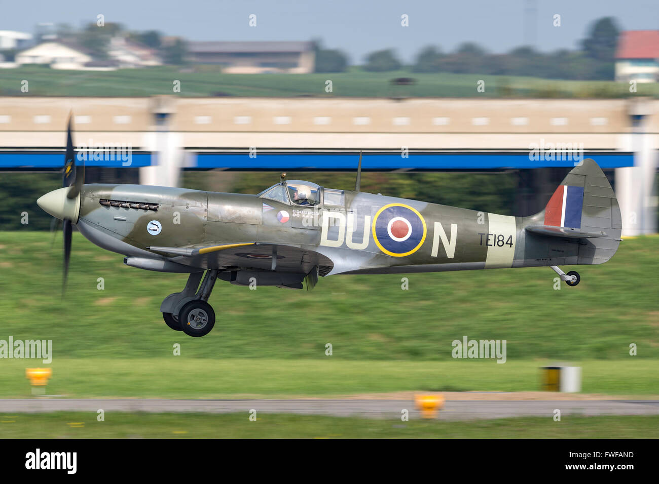 Supermarine Spitfire LF16E (Mk.XVI, Mk.16) Iconic British World War II ...